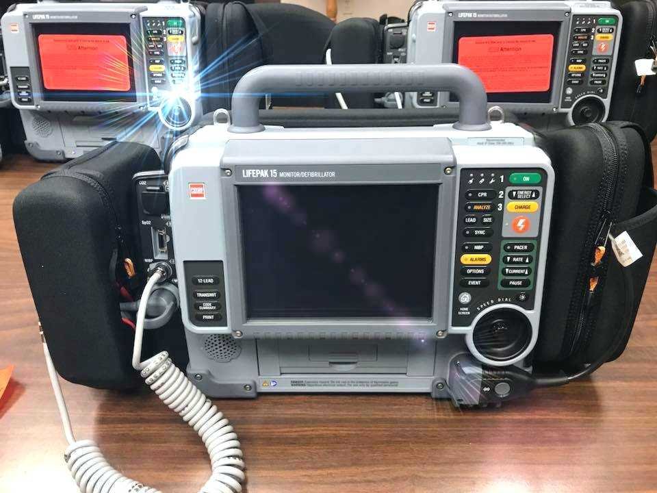 Lifepak 15 Defibrillator with 12-Lead ECG | AED Defibrillators ...